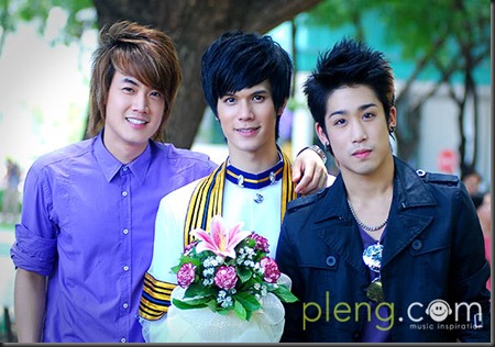 My Thai Addiction: [PICTURES] Yoshi’s graduation pics